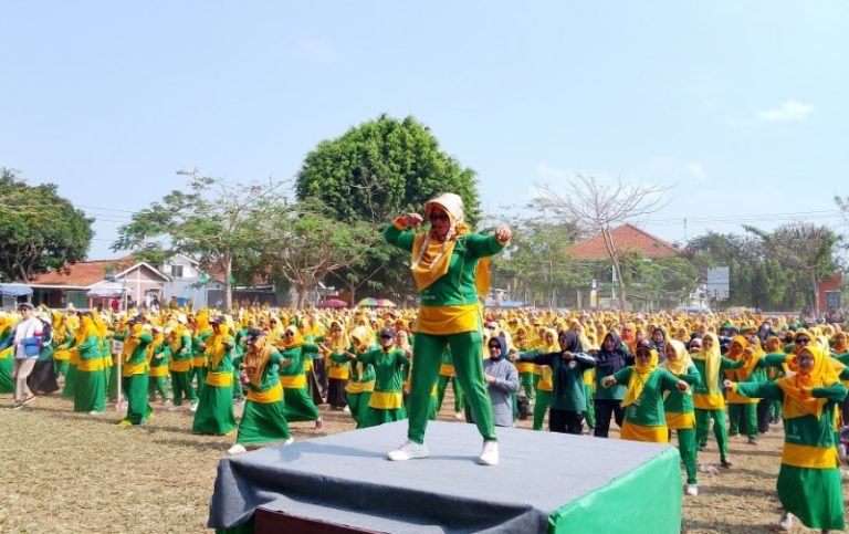 Gelar Senam Bersama, Fatayat NU Kenalkan Dua Paslon Bupati dan Wakil ...